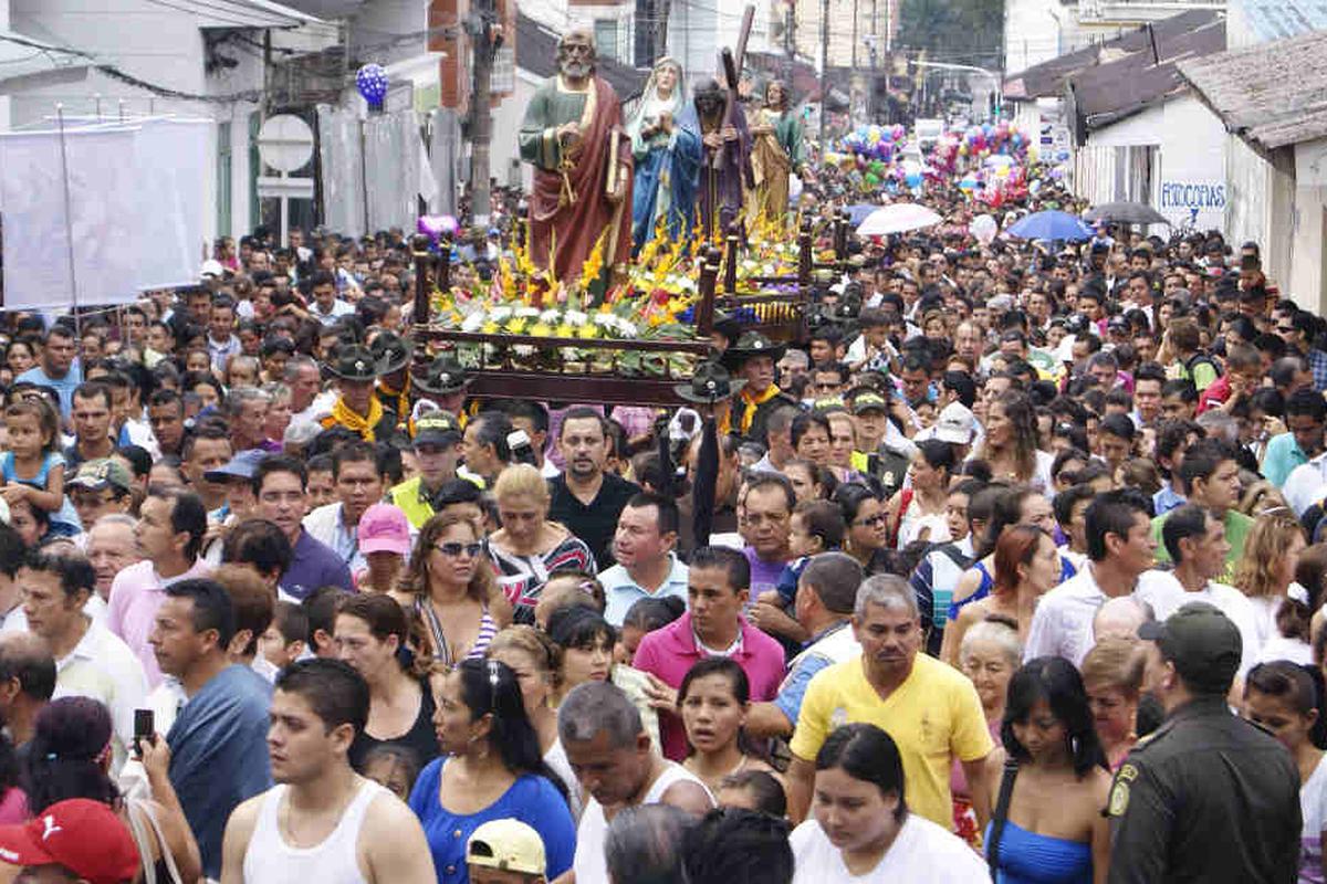 como se vive la semana santa en colombia